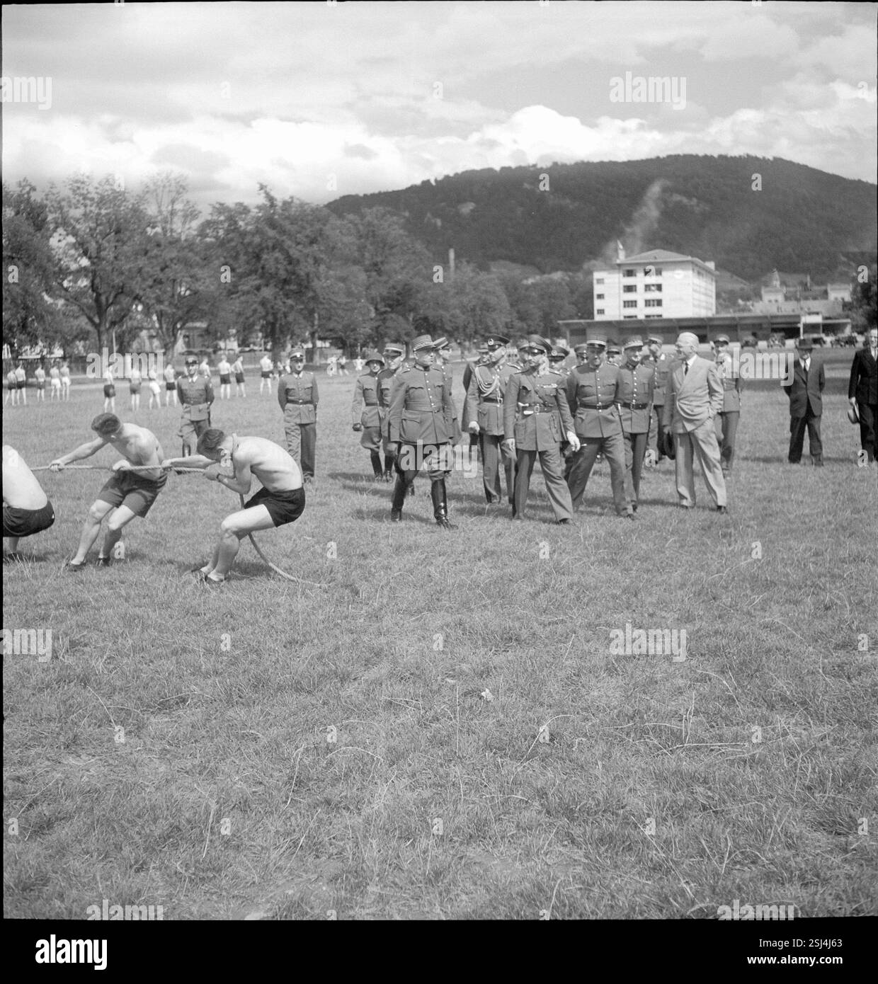 Schah Reza Pahlavi besucht eine Rekrutenschule, Thun 1948#Shah Reza ...