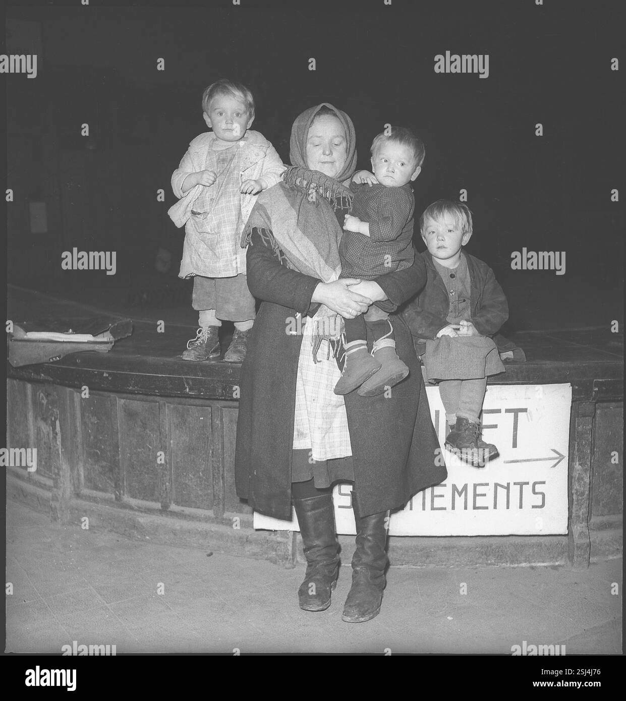 Flüchtlinge aus der Sowjetunion; Wolgadeutsche; Transit in Basel; 1944# ...