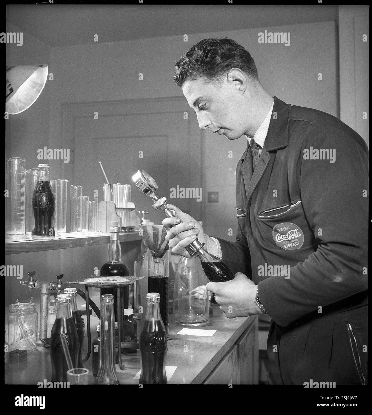Coca-Cola, Arbeiter, Abfüllanlage Winterthur; 1949#Coca-Cola, worker ...