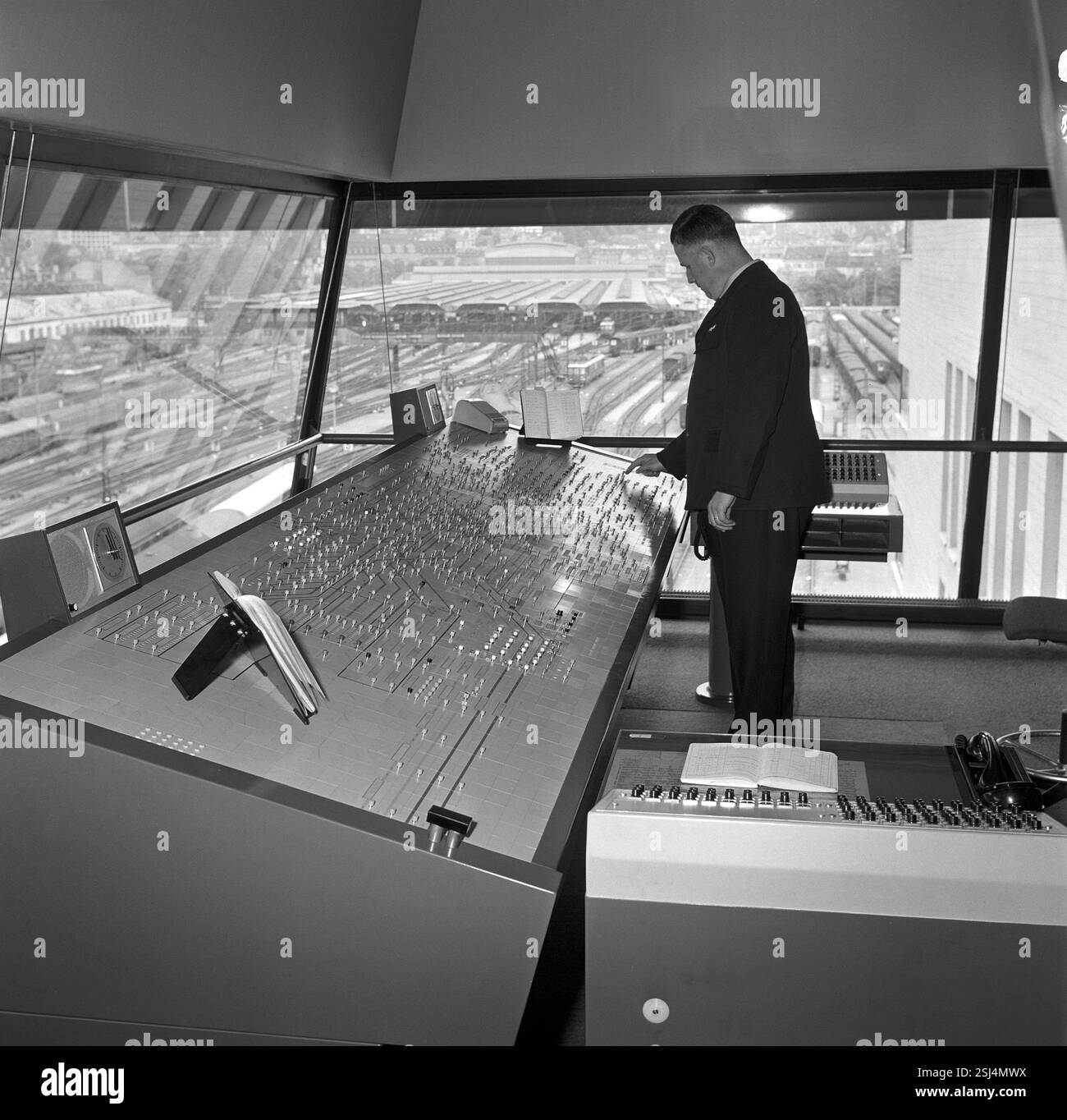 Das neue elektrische Zentral-Stellwerk im Zürcher Hauptbahnhof#The new ...