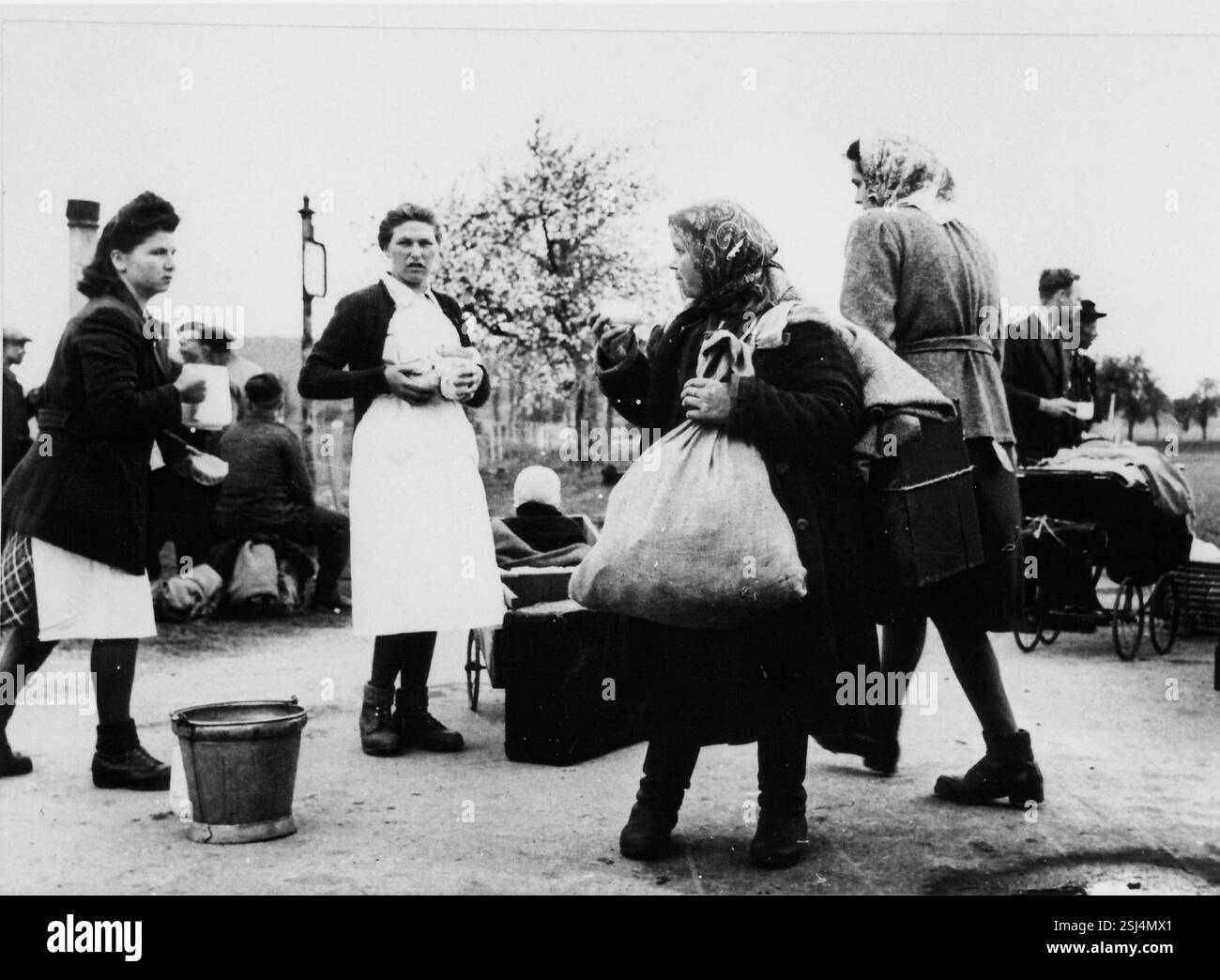 Kriegsflüchtlinge, Grenze Ramsen, 1945#War refugees, Ramsen border ...