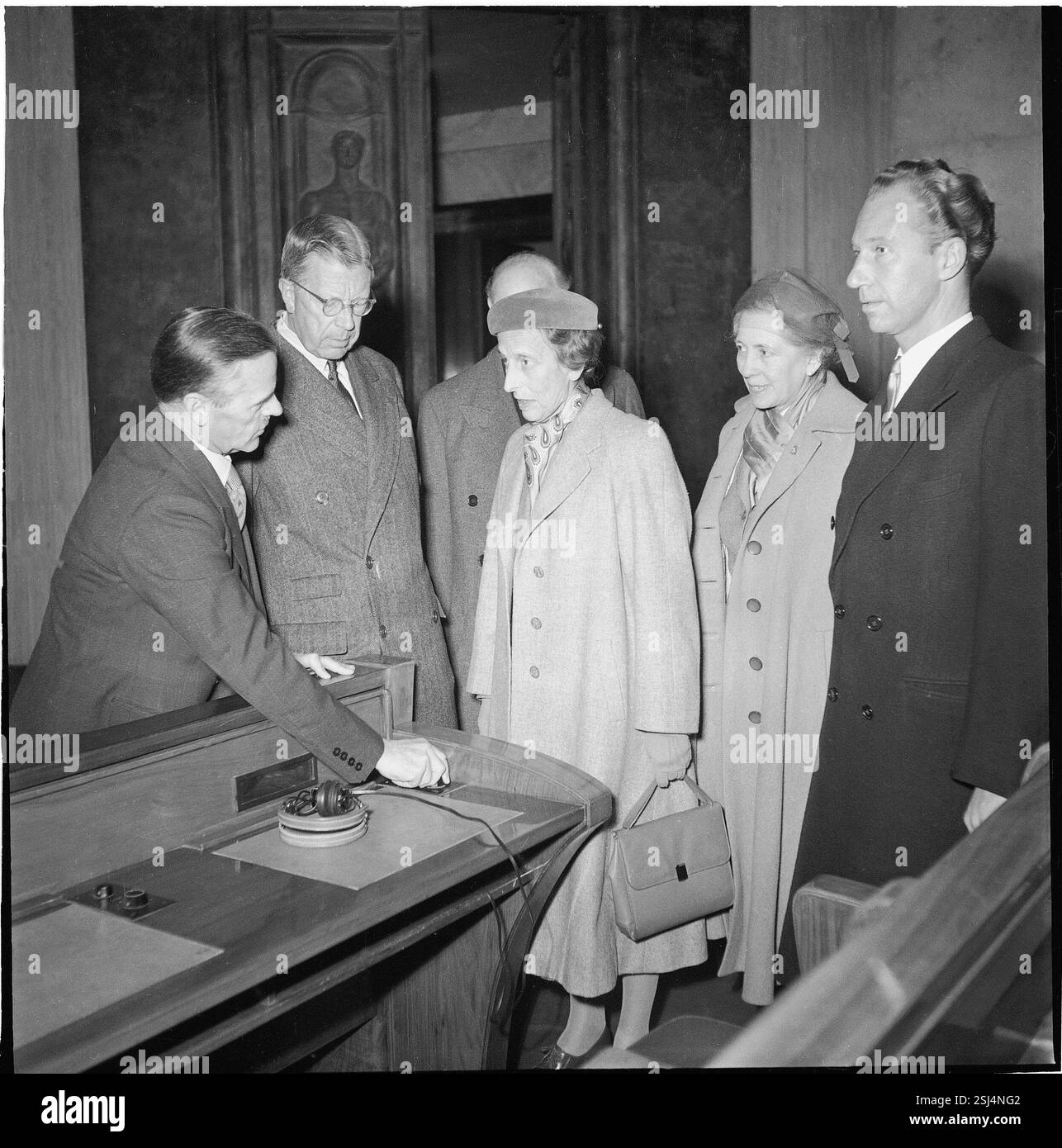 Gustaf VI. Adolf (2.v.l) und Louise von Schweden besuchen die UNO in ...
