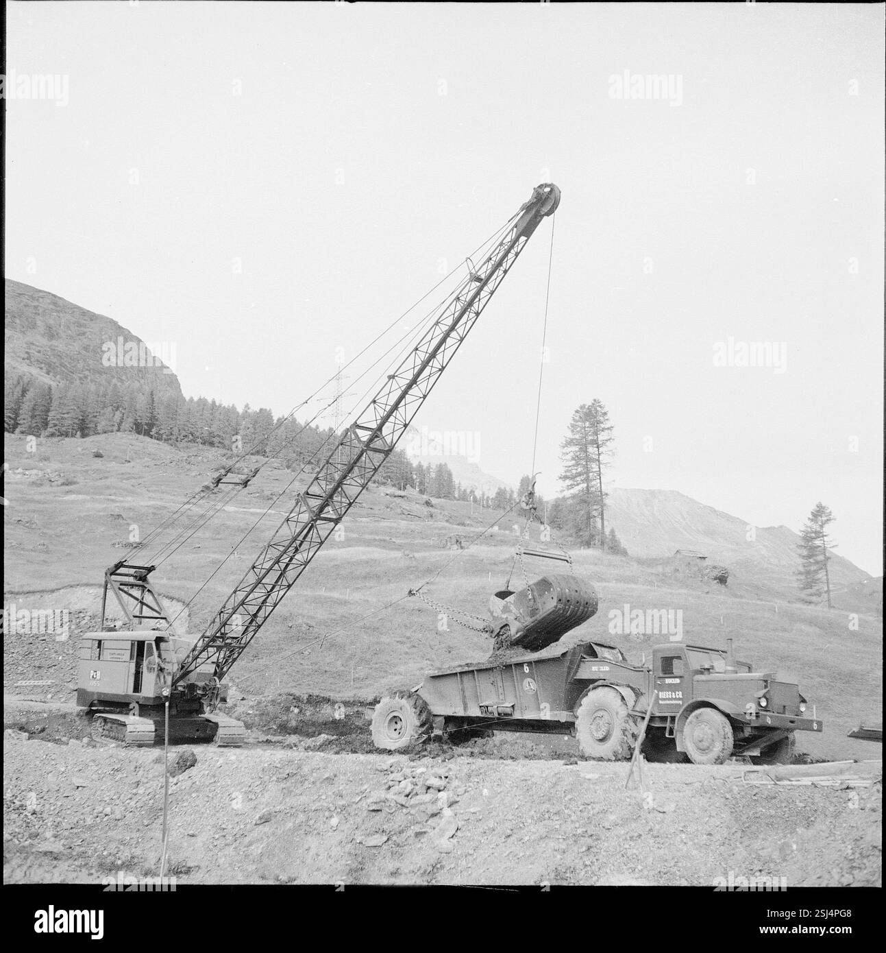 Baustelle Marmorera: Seilbagger, Kipper um 1952#Marmorera building site ...