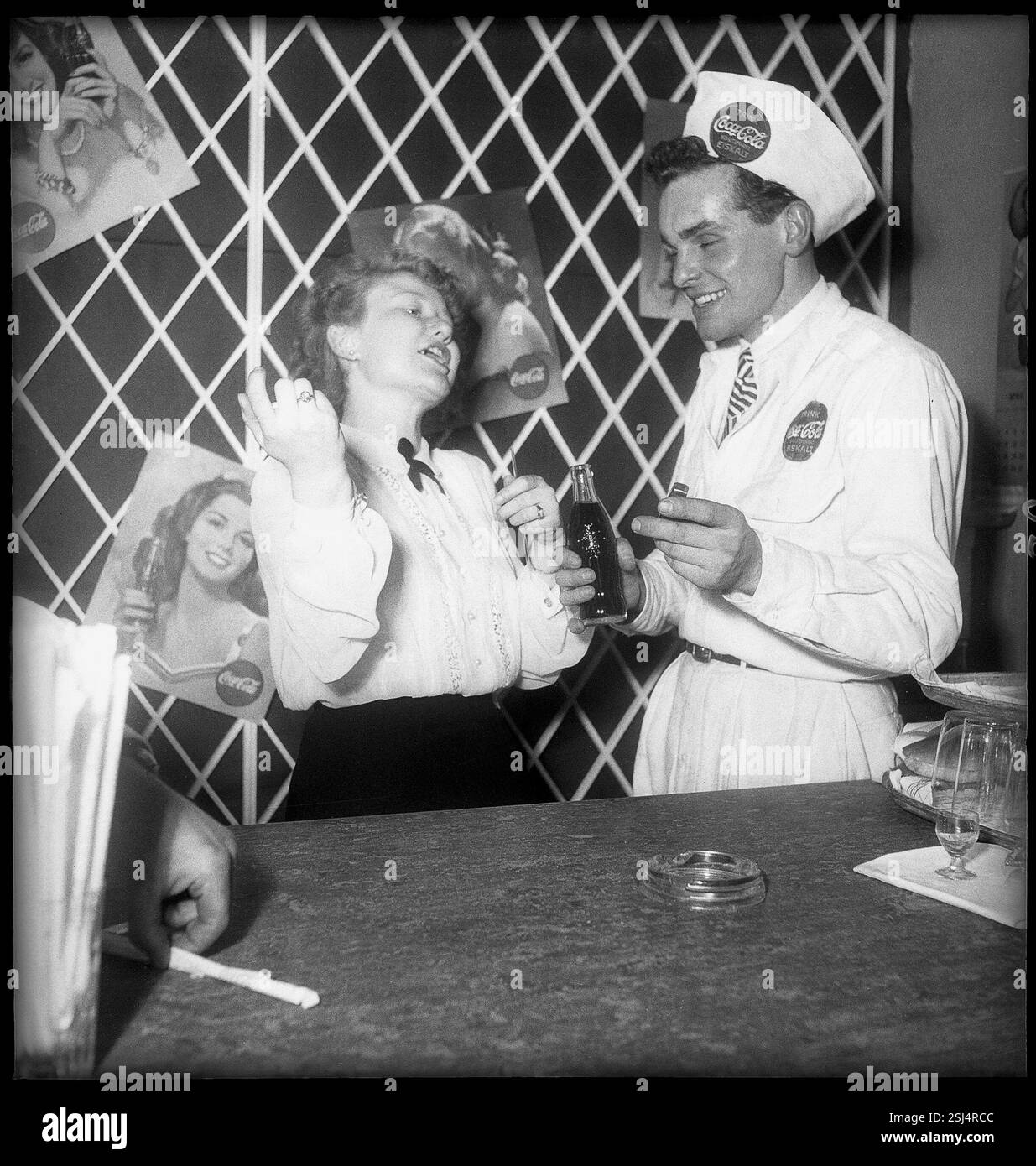 Coca-Cola Angestellte machen Pause; 1949#Coca-Cola employees having a ...