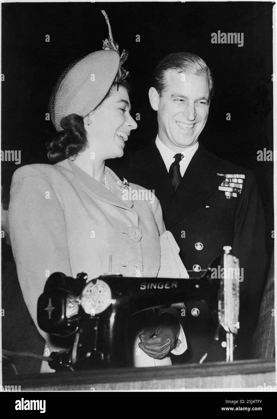 Prinzessin Elizabeth mit Leutnant Mountbatten#Princess Elizabeth with ...