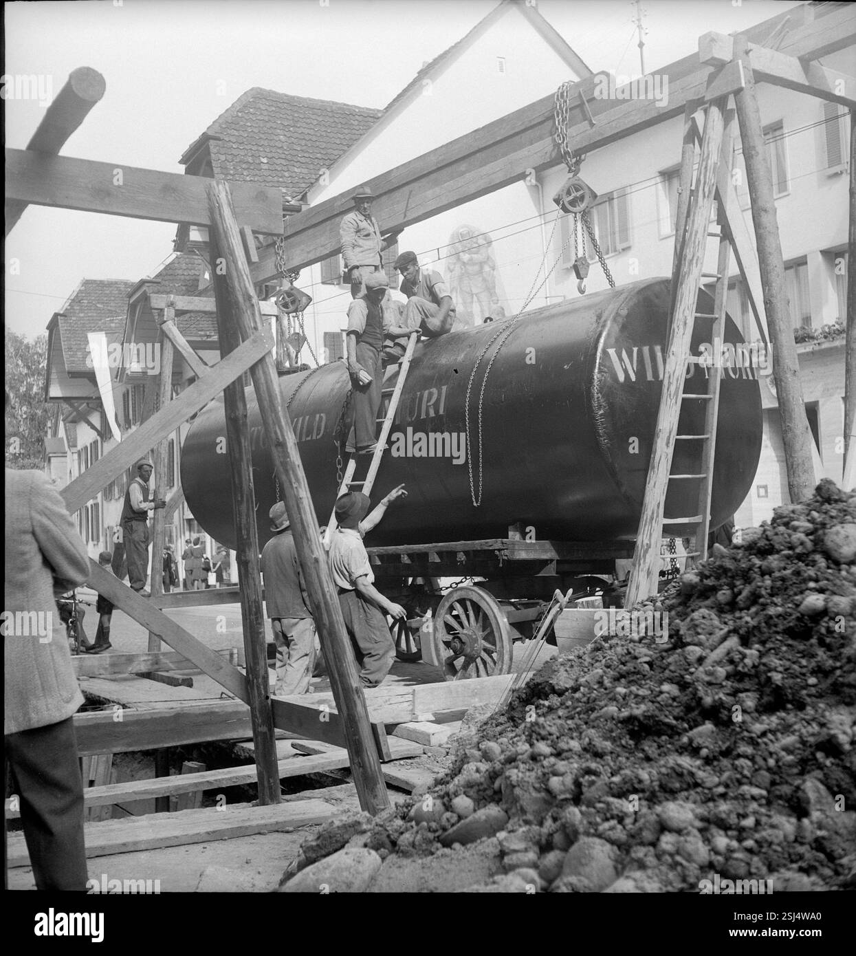 Öltank, Tank; 1946#Oil tank; 1946 Stock Photo - Alamy