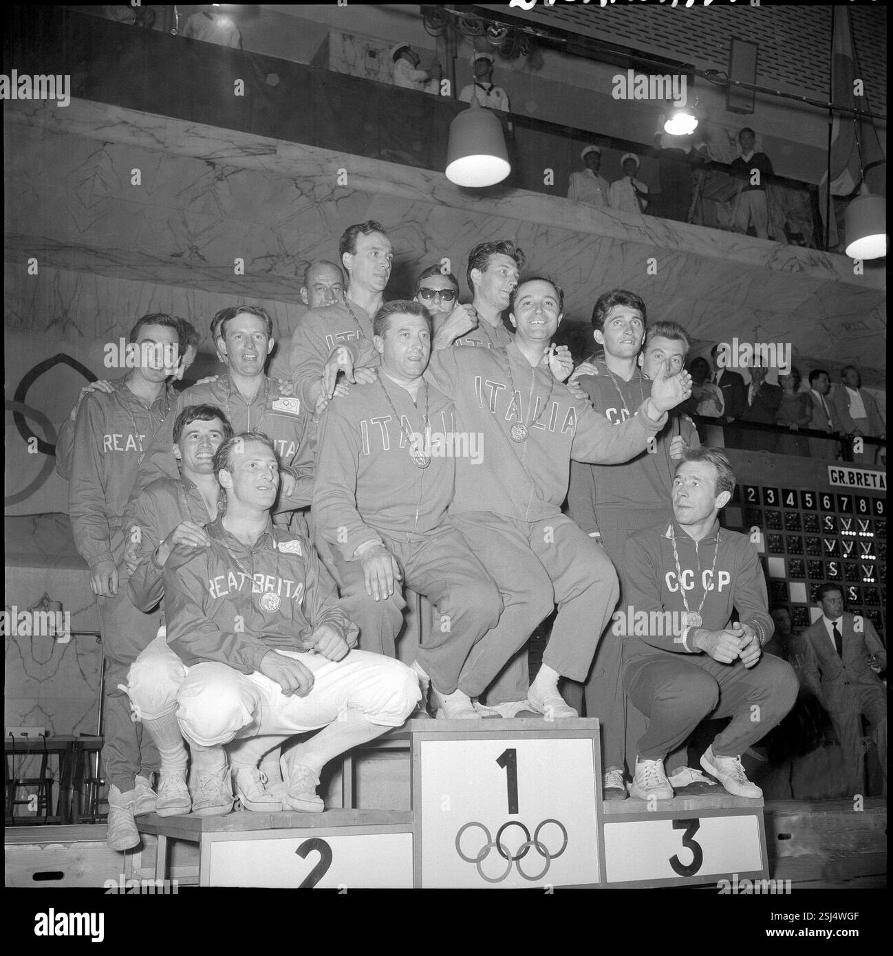 Olympische Spiele Rom 1960: Siegerehrung des Degen-Mannschafts ...