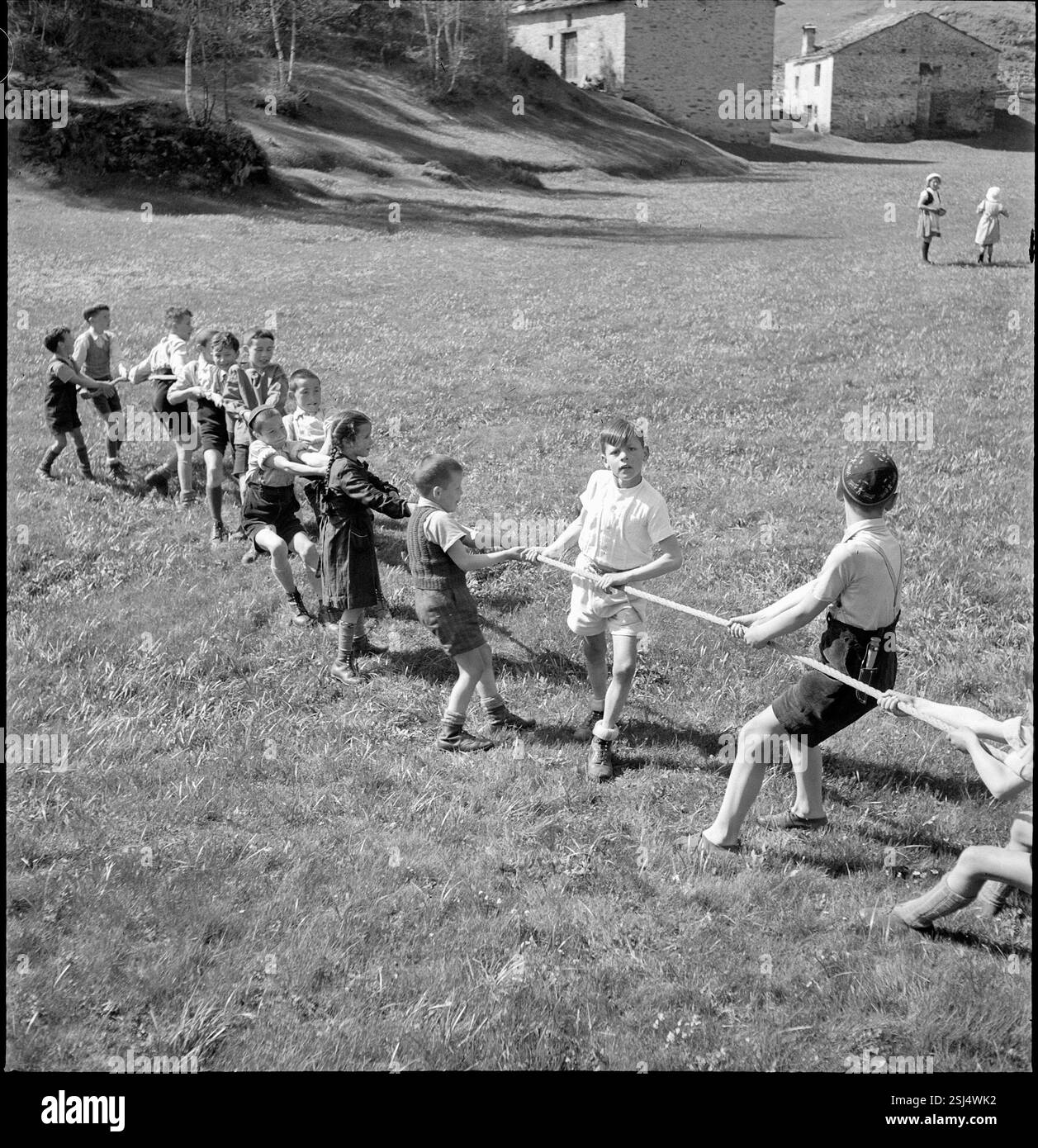 Kinder beim Tauziehen, 1942#Children at tug-of-war, 1942 Stock Photo ...