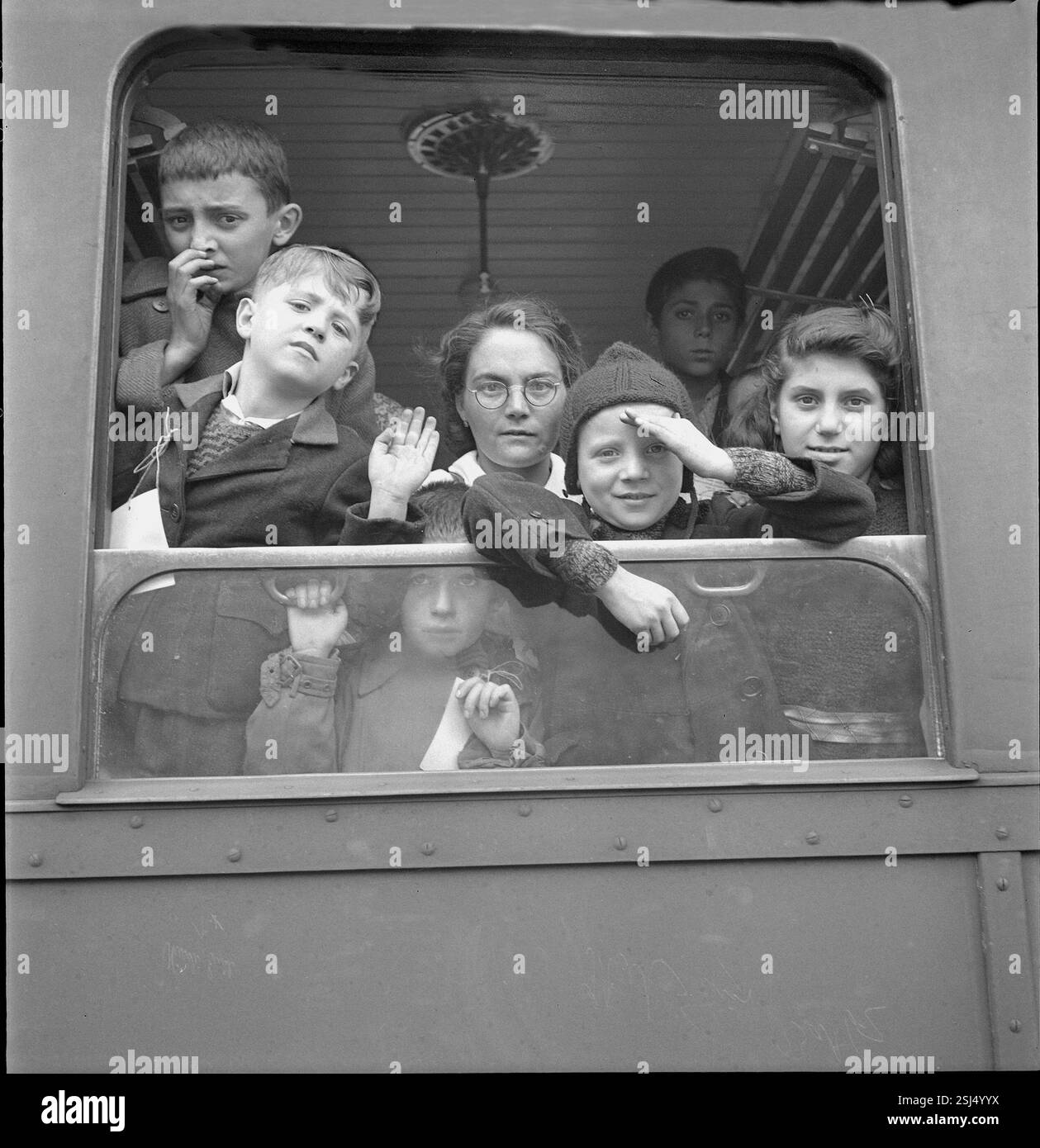 Flüchtlinge; Ankunft der Kinder aus Domodossola; 1944#Refugees; arrival ...