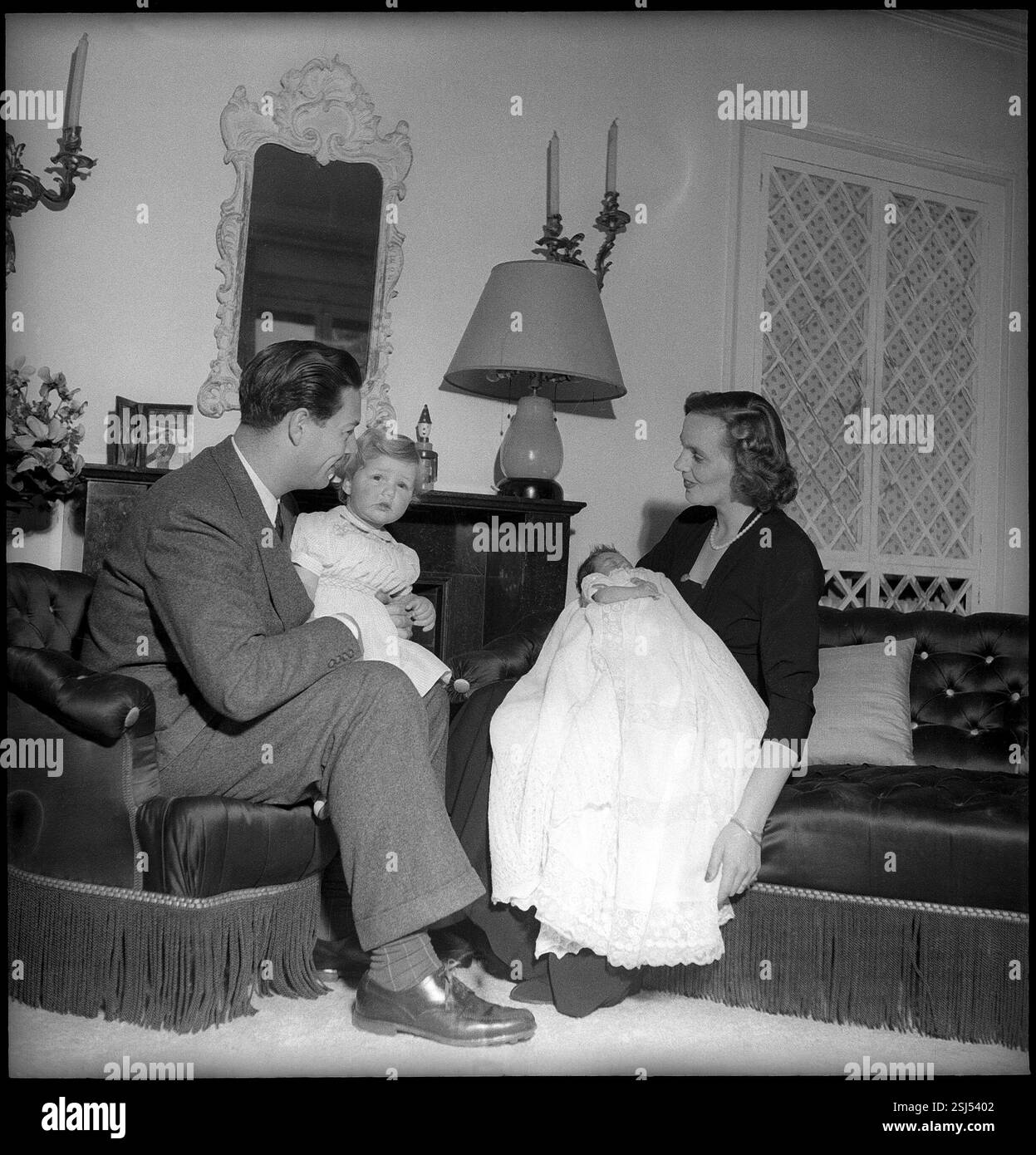 Exkönig Michael von Rumänien mit Gattin Anne und Töchter, 1950#Former ...