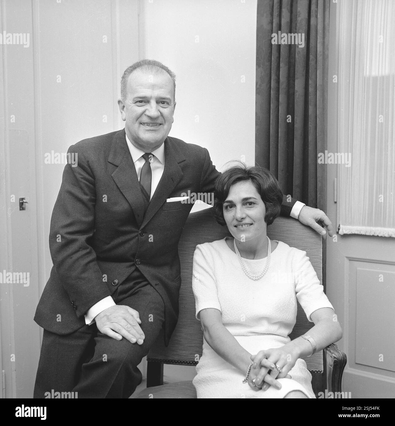 Neu gewählter Bundesrat Nello Celio mit Frau Gisella, 1966#Nello Celio ...