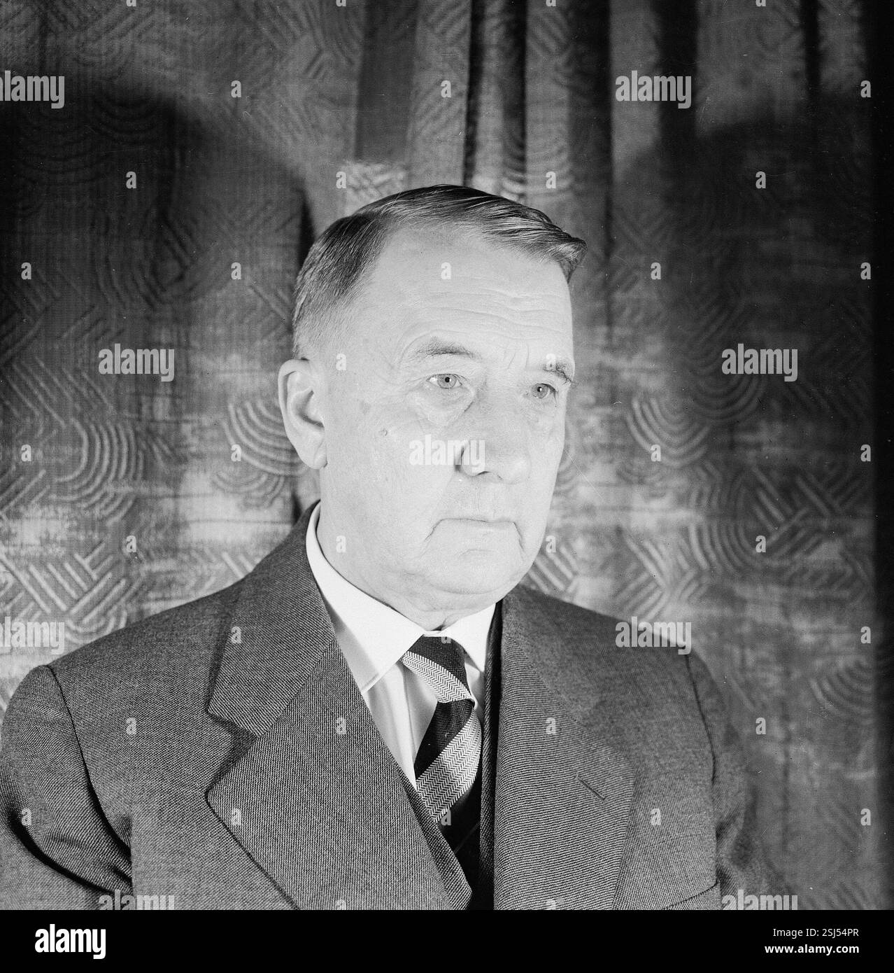 Prof. Dr. Jakob Seiler um 1950#Prof. Dr. Jakob Seiler around 1950- RDB ...