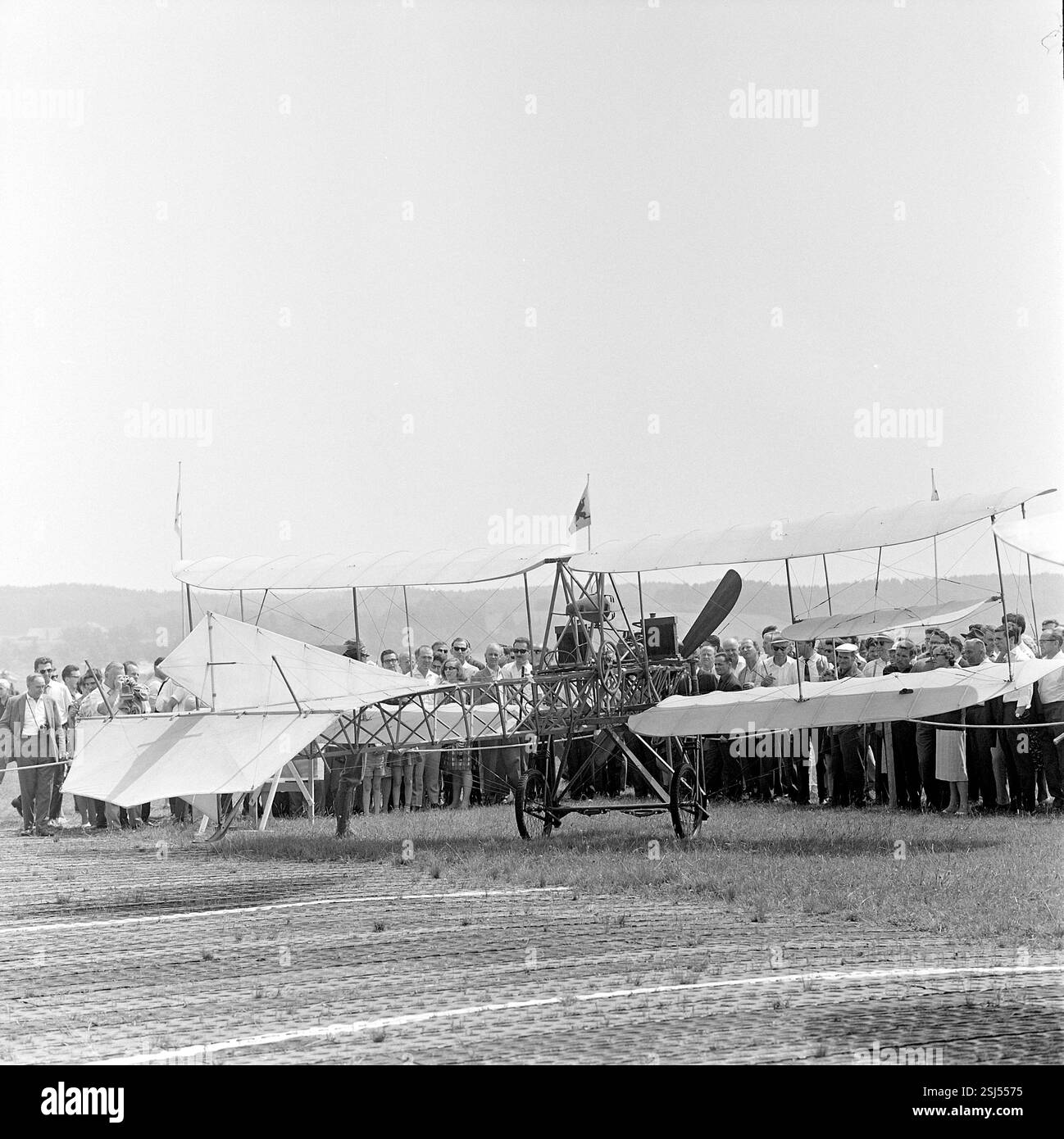 Oldtimer Flugzeug an Flugschau, Dübendorf 1964#Oldtimer airplane at air ...