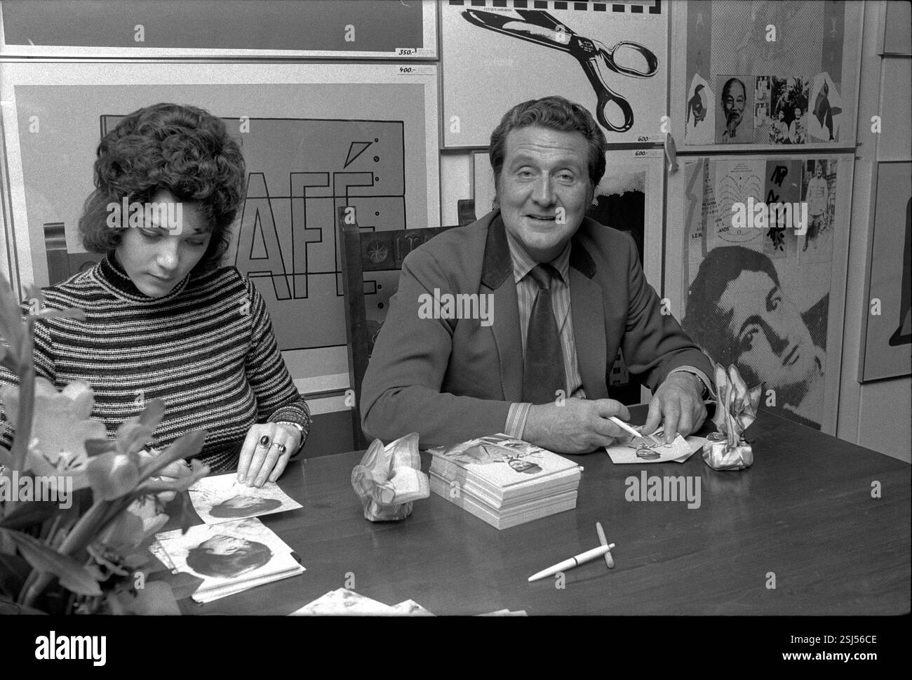 Linda Thorson, Patrick Macnee, Autogrammstunde, 1971#Linda Thorson and ...