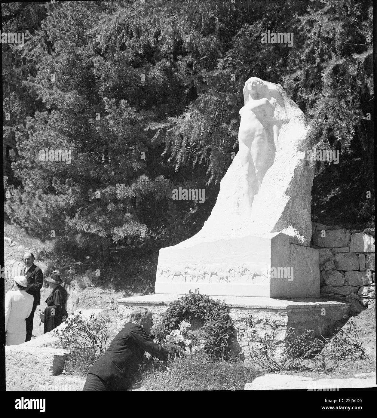 Segantini-Denkmal in St. Moritz 1949#Segantini-monument in St. Moritz ...