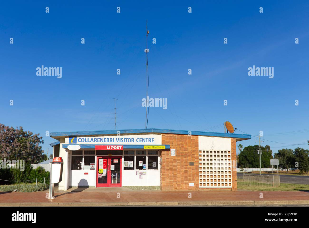 The Collarenebri Visitors Information Centre and Post Office located in ...