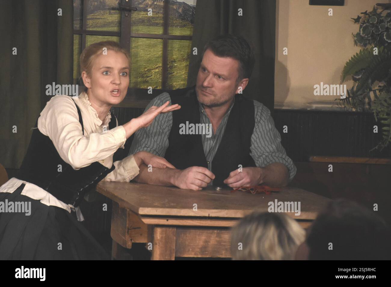 Darsteller Raphaela Maier Schauspielerin Iberl Buehne Leiterin Tom ...