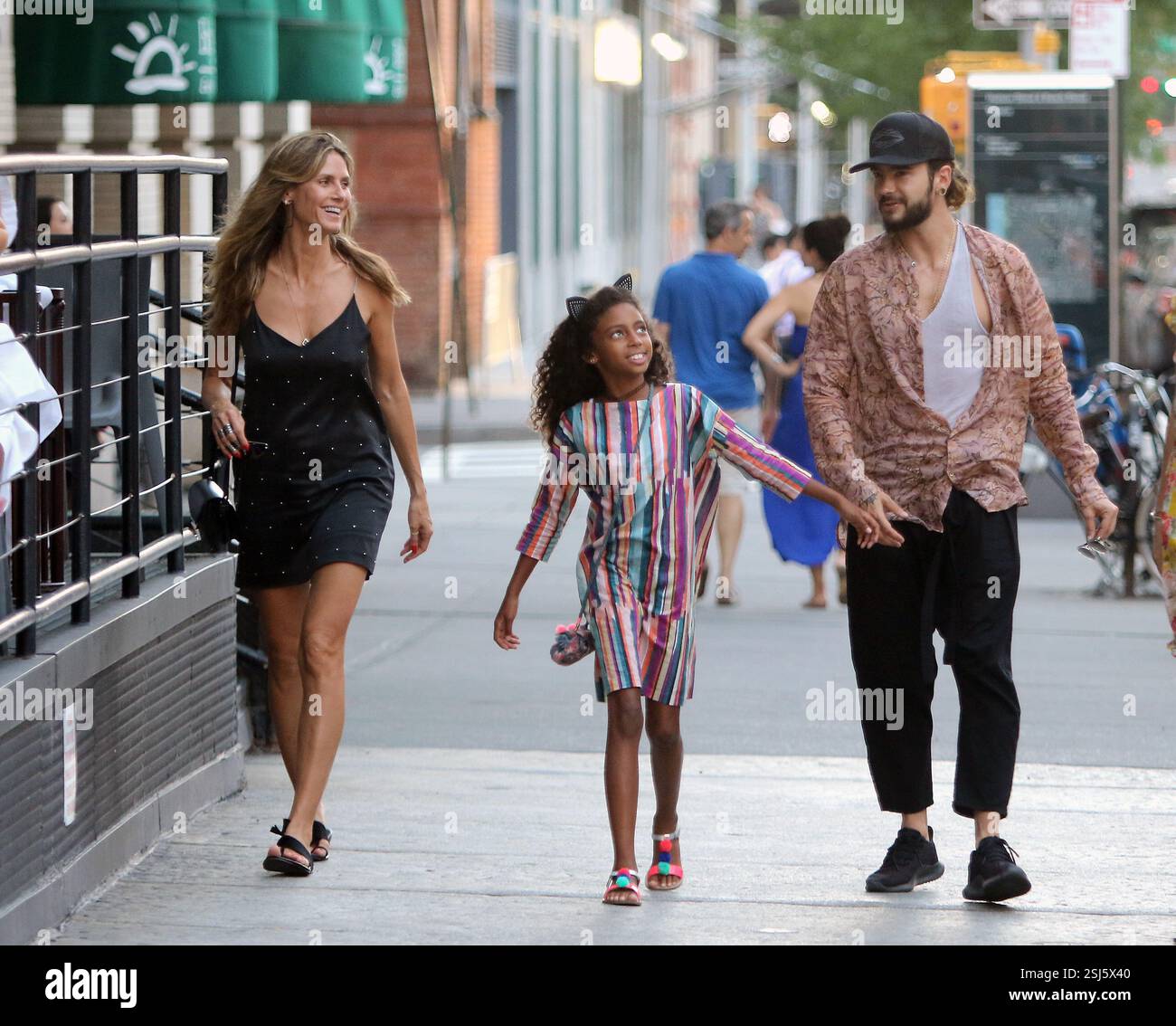 TV personality Heidi Klum, her mother Erma, her boyfriend musician Tom ...