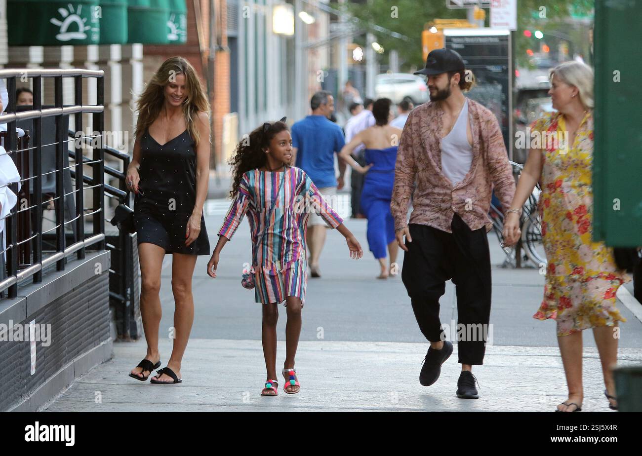 TV personality Heidi Klum, her mother Erma, her boyfriend musician Tom ...