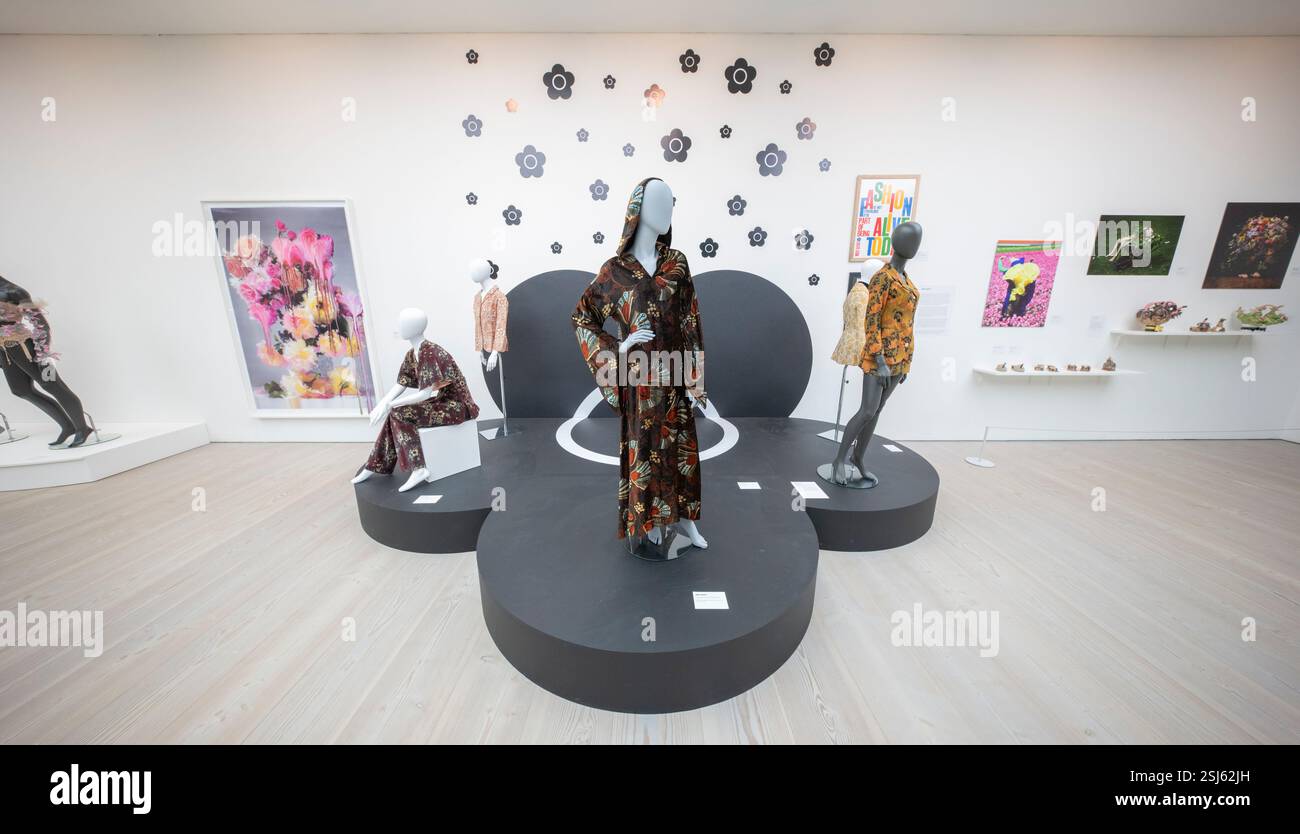 Saatchi Gallery, London, UK. 11th Feb, 2025. FLOWERS, Flora in ...