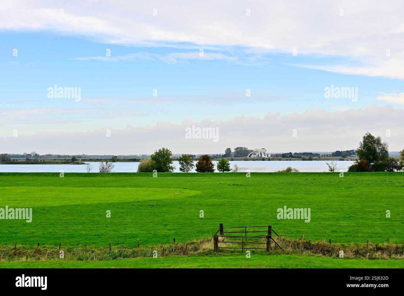 Weir and lock complex hi-res stock photography and images - Alamy