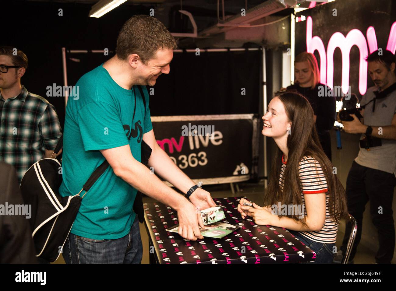 Rising Superstar and BBC Sound of 2018 Winner Sigrid meets and performs ...