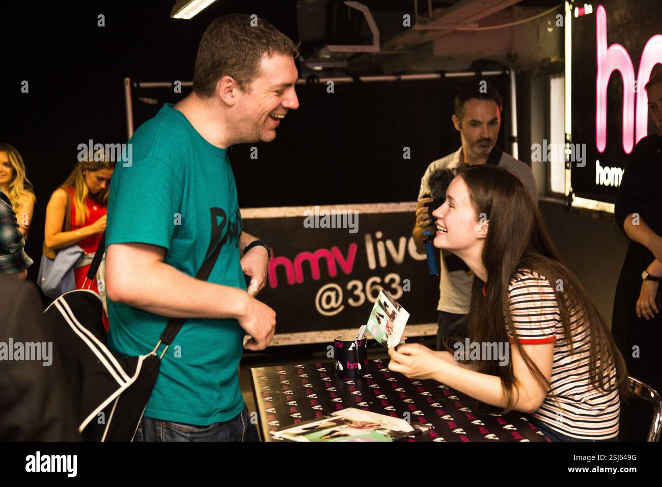 Rising Superstar and BBC Sound of 2018 Winner Sigrid meets and performs ...