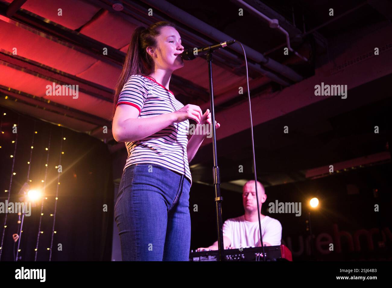 Rising Superstar and BBC Sound of 2018 Winner Sigrid meets and performs ...
