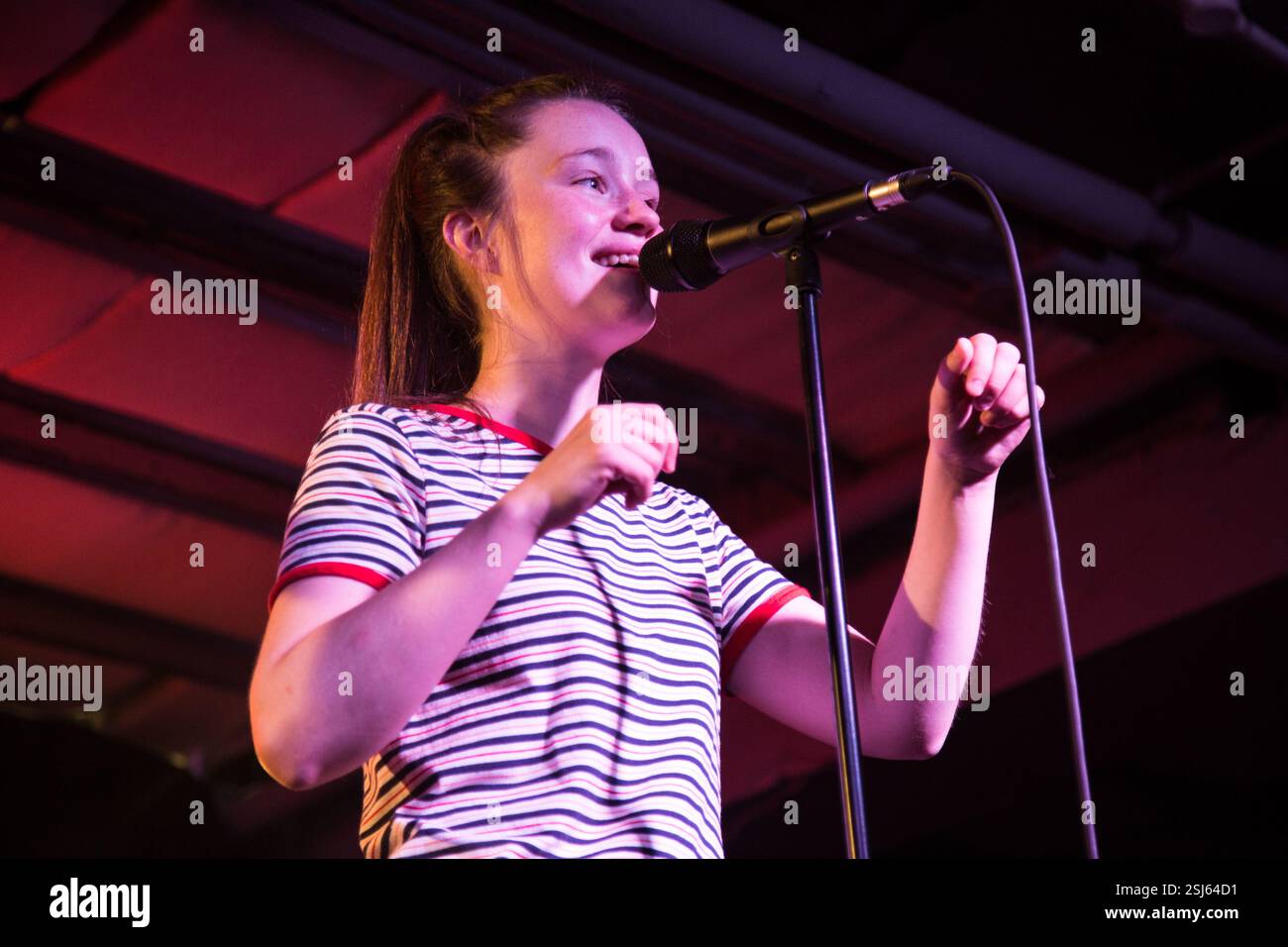Rising Superstar and BBC Sound of 2018 Winner Sigrid meets and performs ...