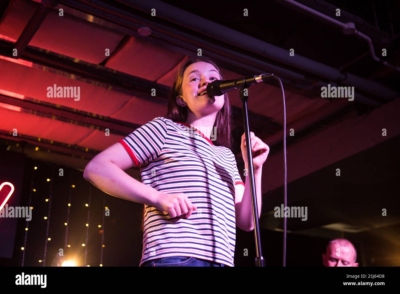 Rising Superstar and BBC Sound of 2018 Winner Sigrid meets and performs ...
