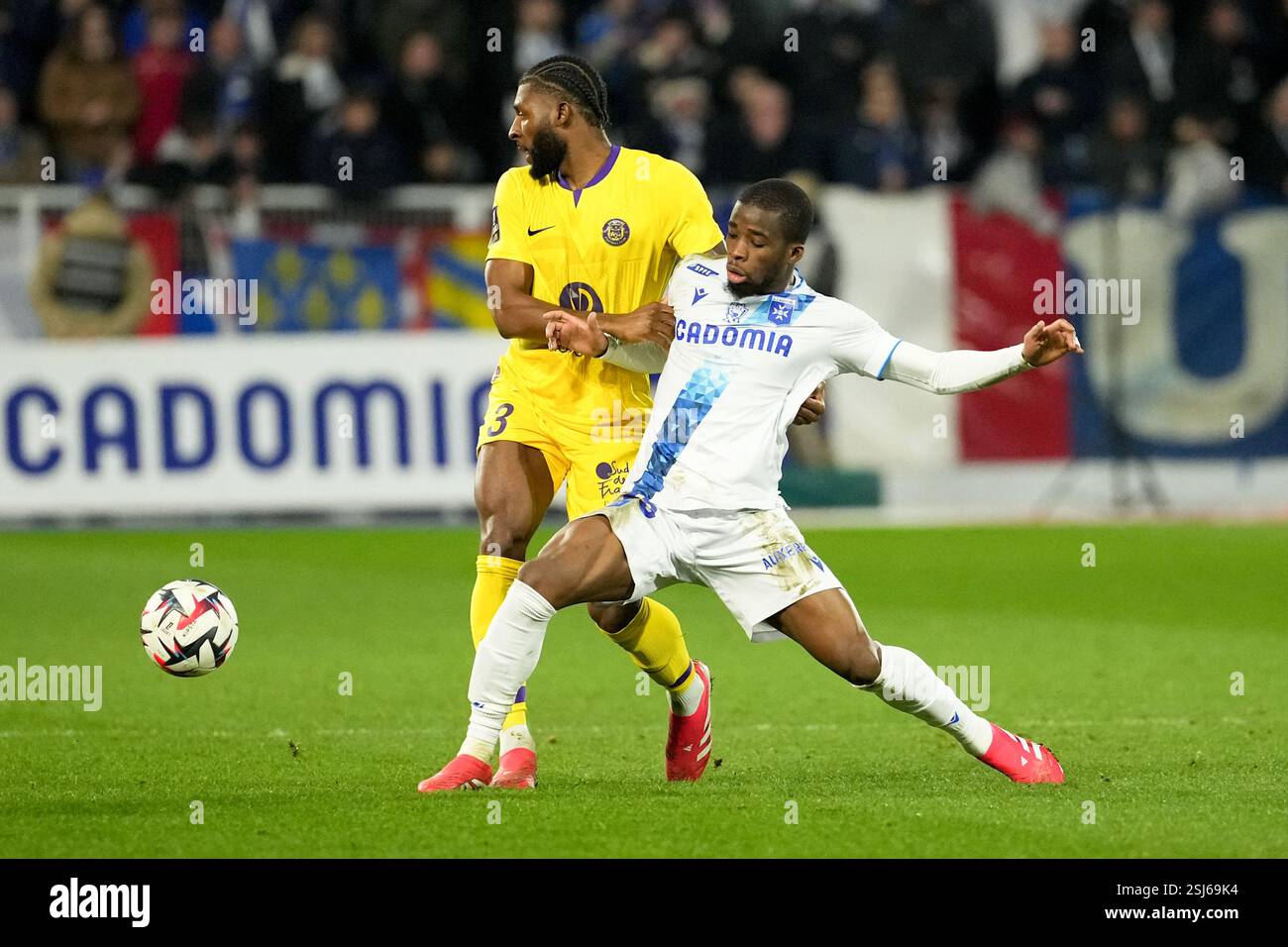 03 Mark MCKENZIE (tfc) - 25 Hamed Junior TRAORE (aja) during the Ligue ... 03 Mark MCKENZIE (tfc) - 25 Hamed Junior TRAORE (aja) during the Ligue ...