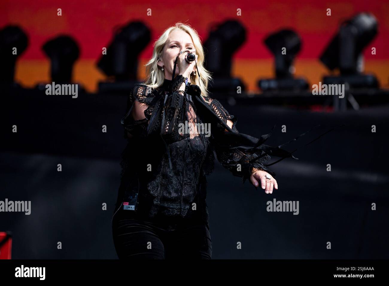Bananarama - Sara Dallin, Siobhan Fahey and Keren Woodward performing ...