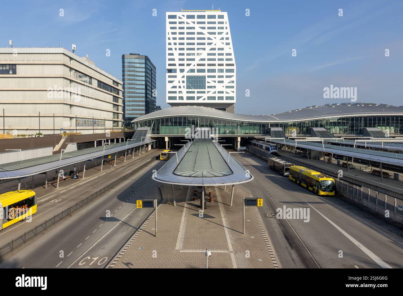 Centraal Station Utrecht. the railway station and bus station are the ...
