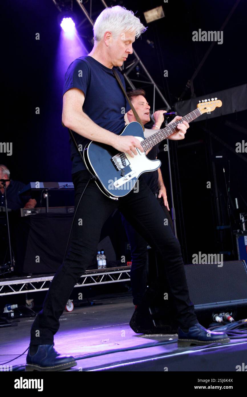 Deacon Blue, The line-up of the band consists of vocalists Ricky Ross ...