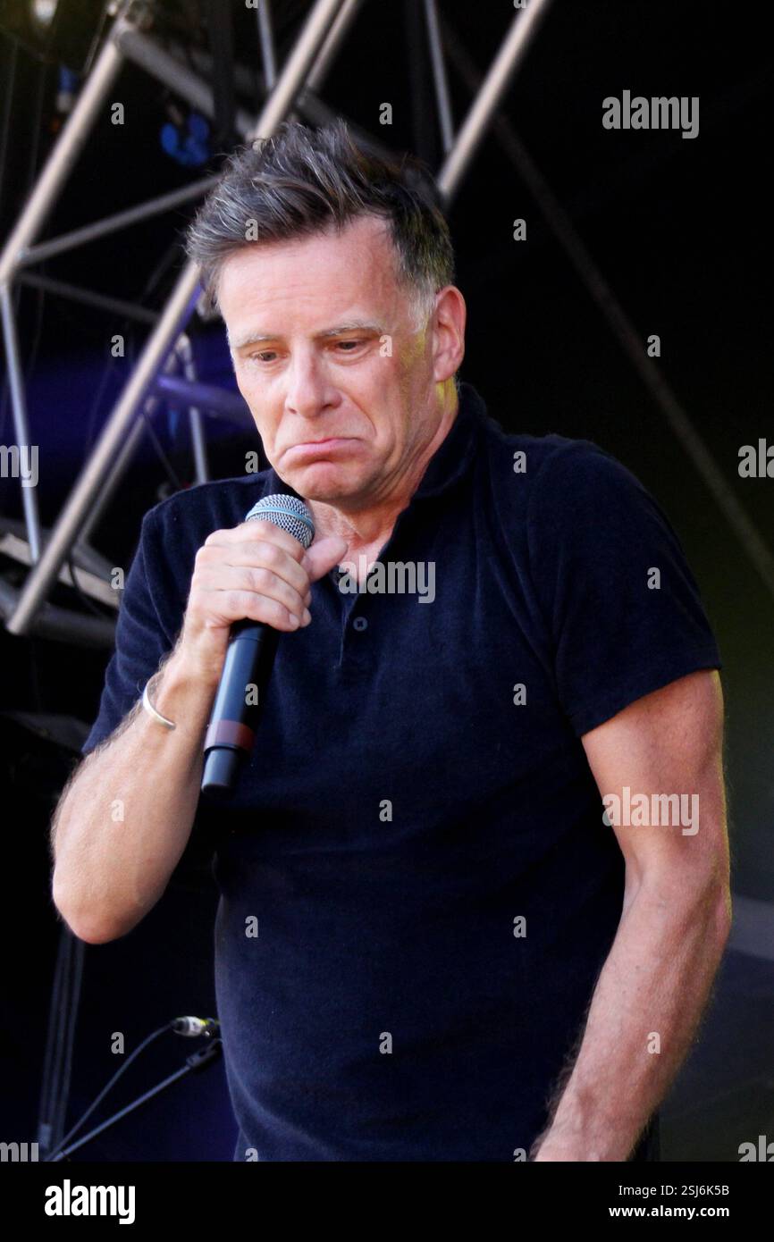 Deacon Blue, The line-up of the band consists of vocalists Ricky Ross ...