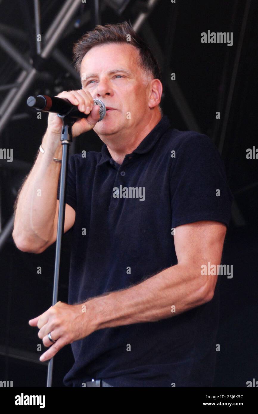 Deacon Blue, The line-up of the band consists of vocalists Ricky Ross ...
