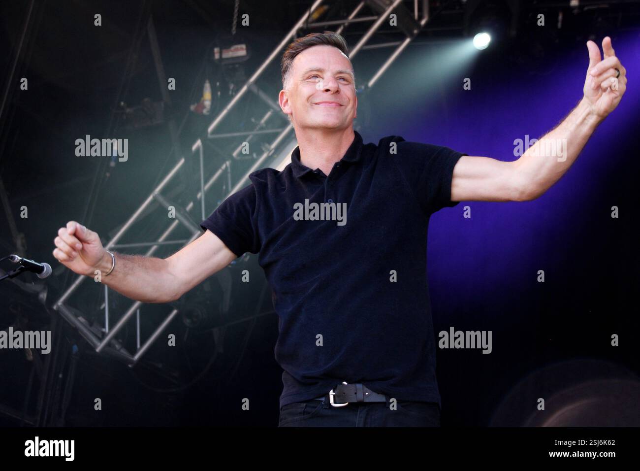 Deacon Blue, The line-up of the band consists of vocalists Ricky Ross ...