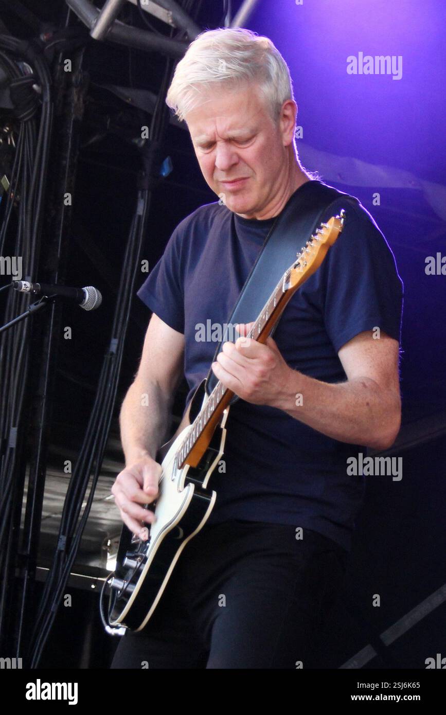 Deacon Blue, The line-up of the band consists of vocalists Ricky Ross ...