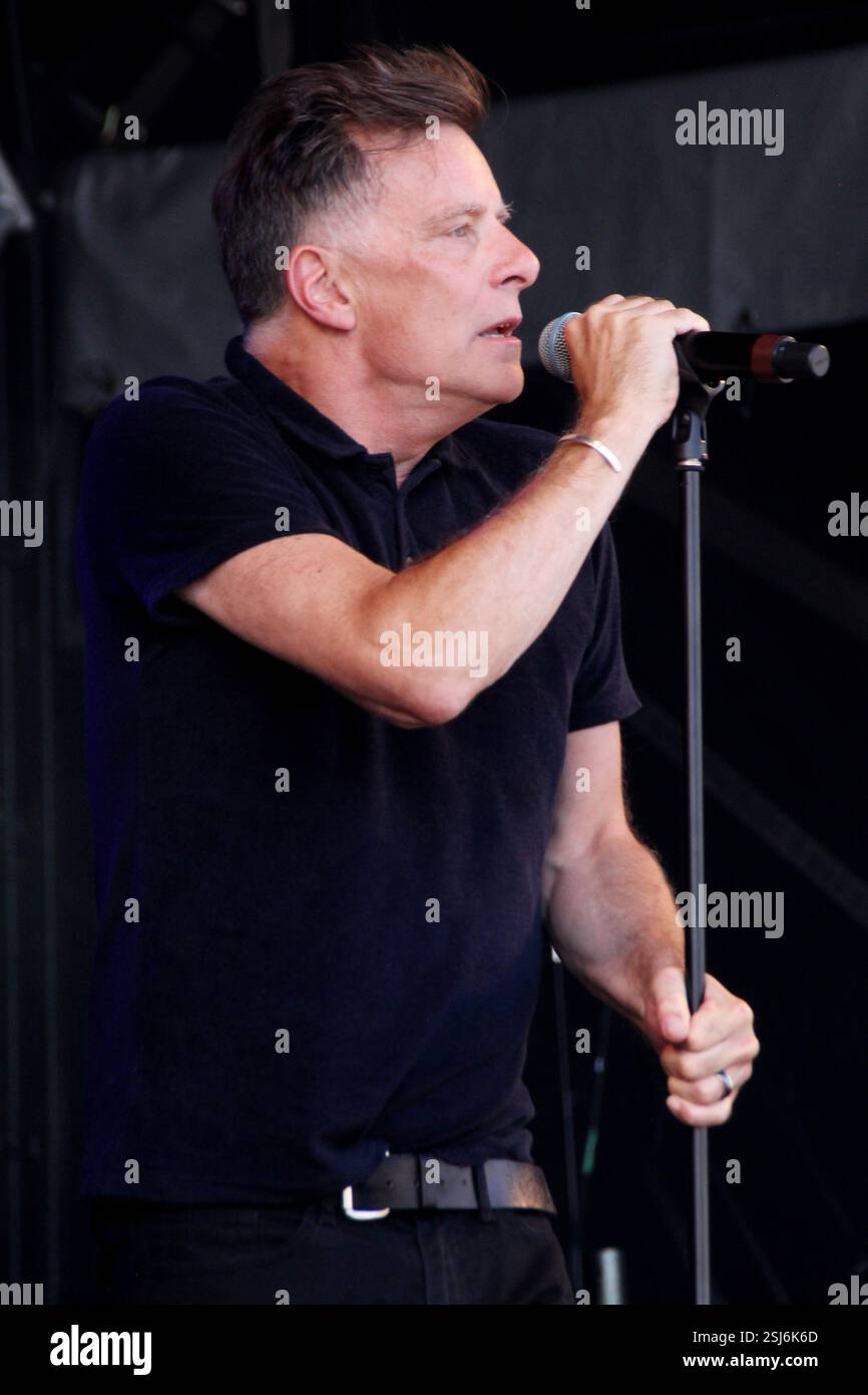 Deacon Blue, The line-up of the band consists of vocalists Ricky Ross ...