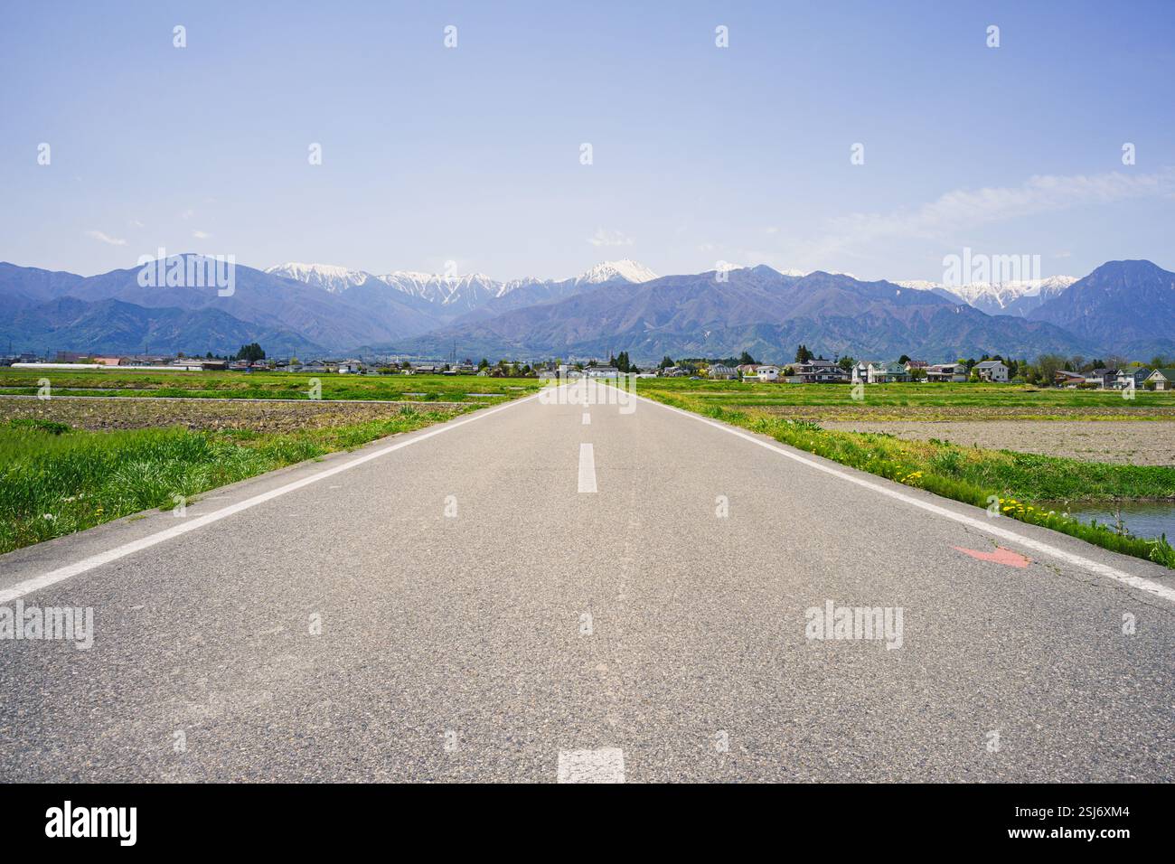 Ohisama road and Mount Jonen | Scenic Spring Landscape with a Straight ...