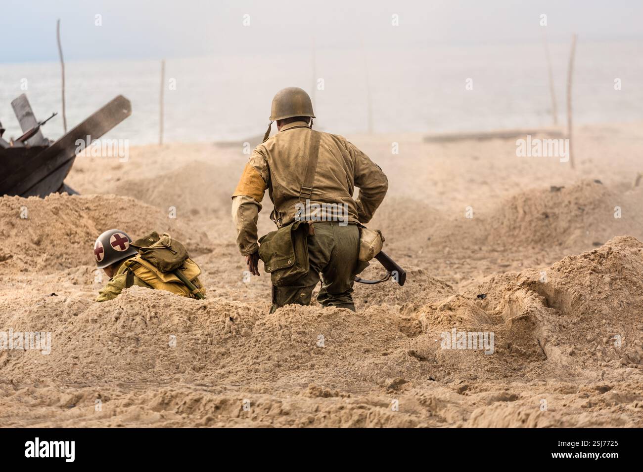 American soldiers fighting on the beach during the reconstruction of ...