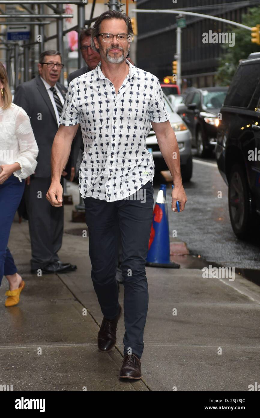 Guy Pearce made an appearance on 'The Late Show with Stephen Colbert ...