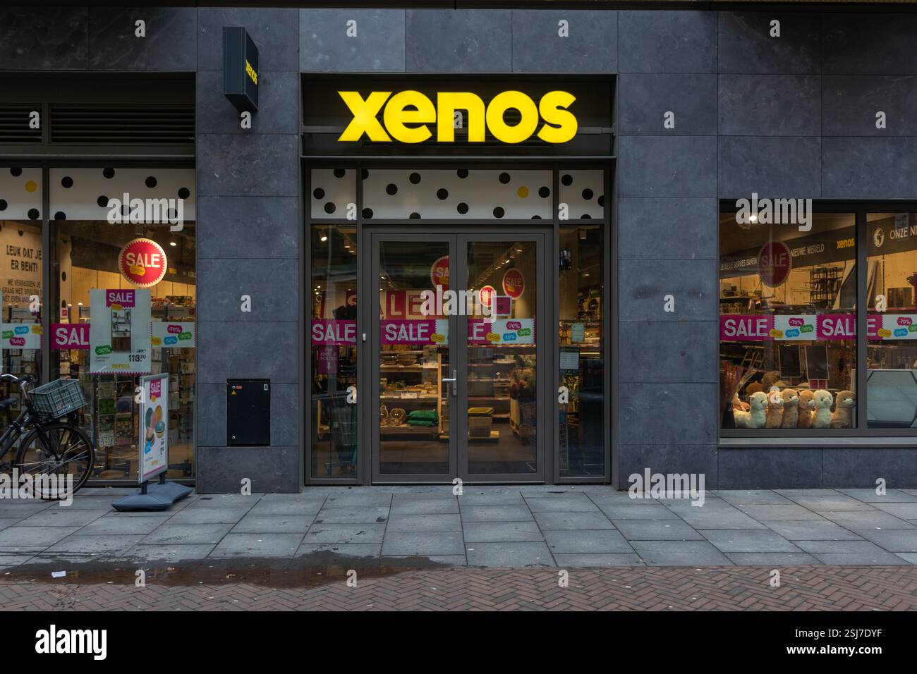 Xenos logo hi-res stock photography and images - Alamy