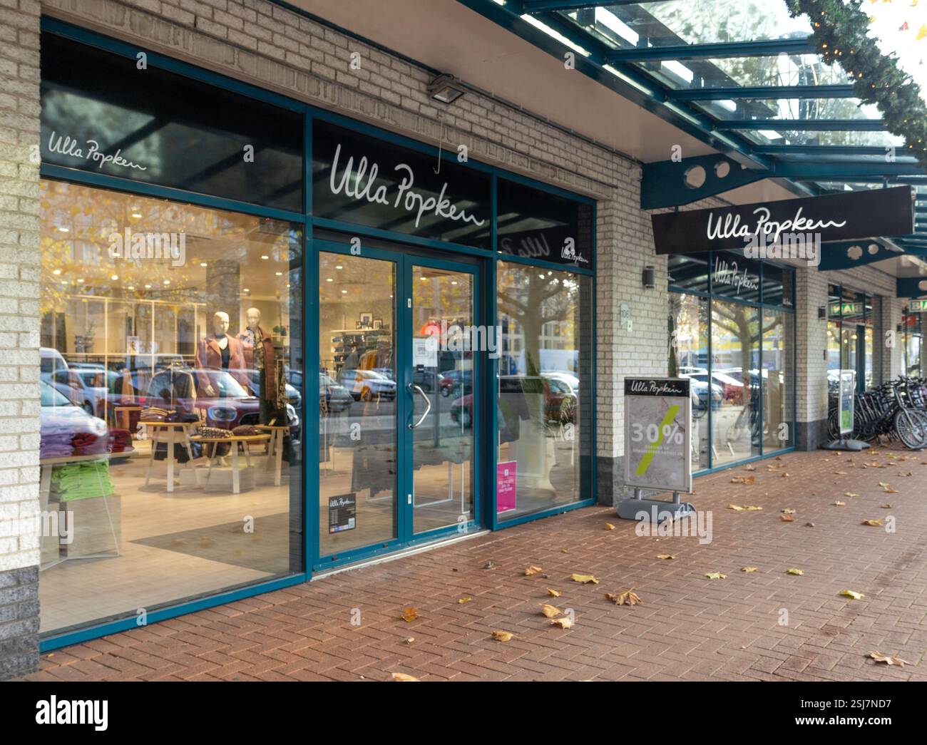 Plus size store sign hi-res stock photography and images - Alamy
