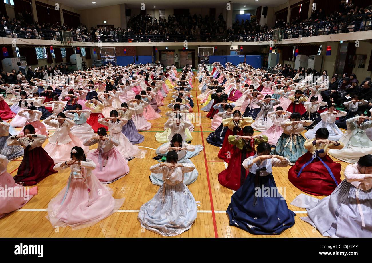 Seoul, South Korea. 11th Feb, 2025. Graduates wearing traditional ...
