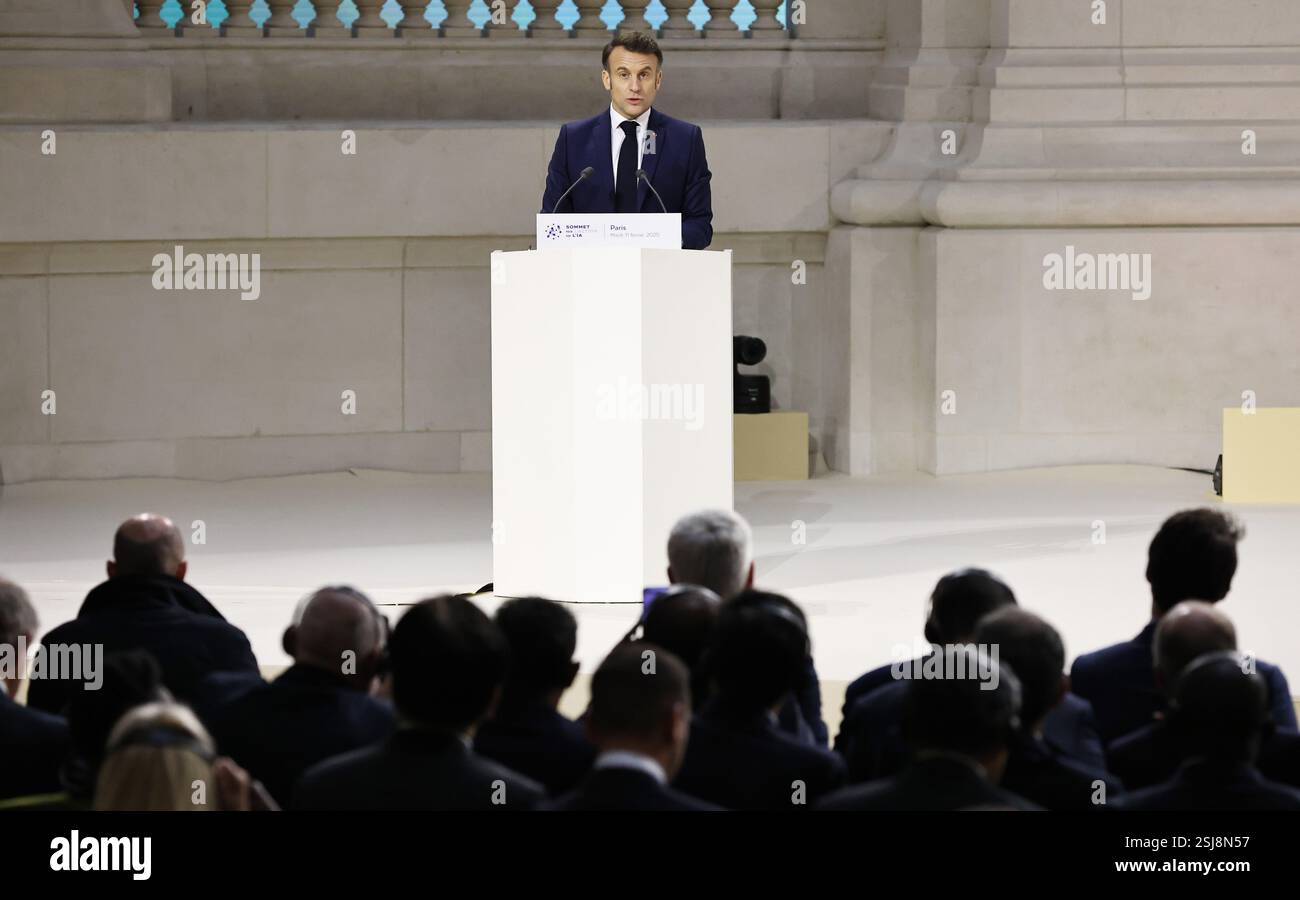 (250211) -- PARIS, Feb. 11, 2025 (Xinhua) -- French President Emmanuel ...