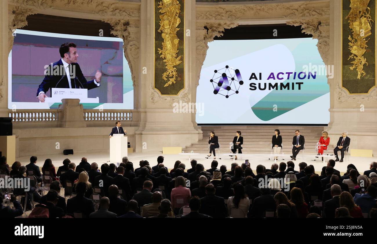 (250211) -- PARIS, Feb. 11, 2025 (Xinhua) -- French President Emmanuel ...