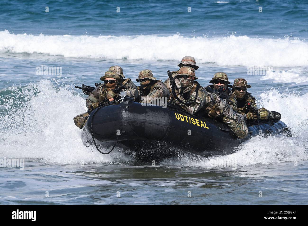 Rok navy seal hi-res stock photography and images - Alamy