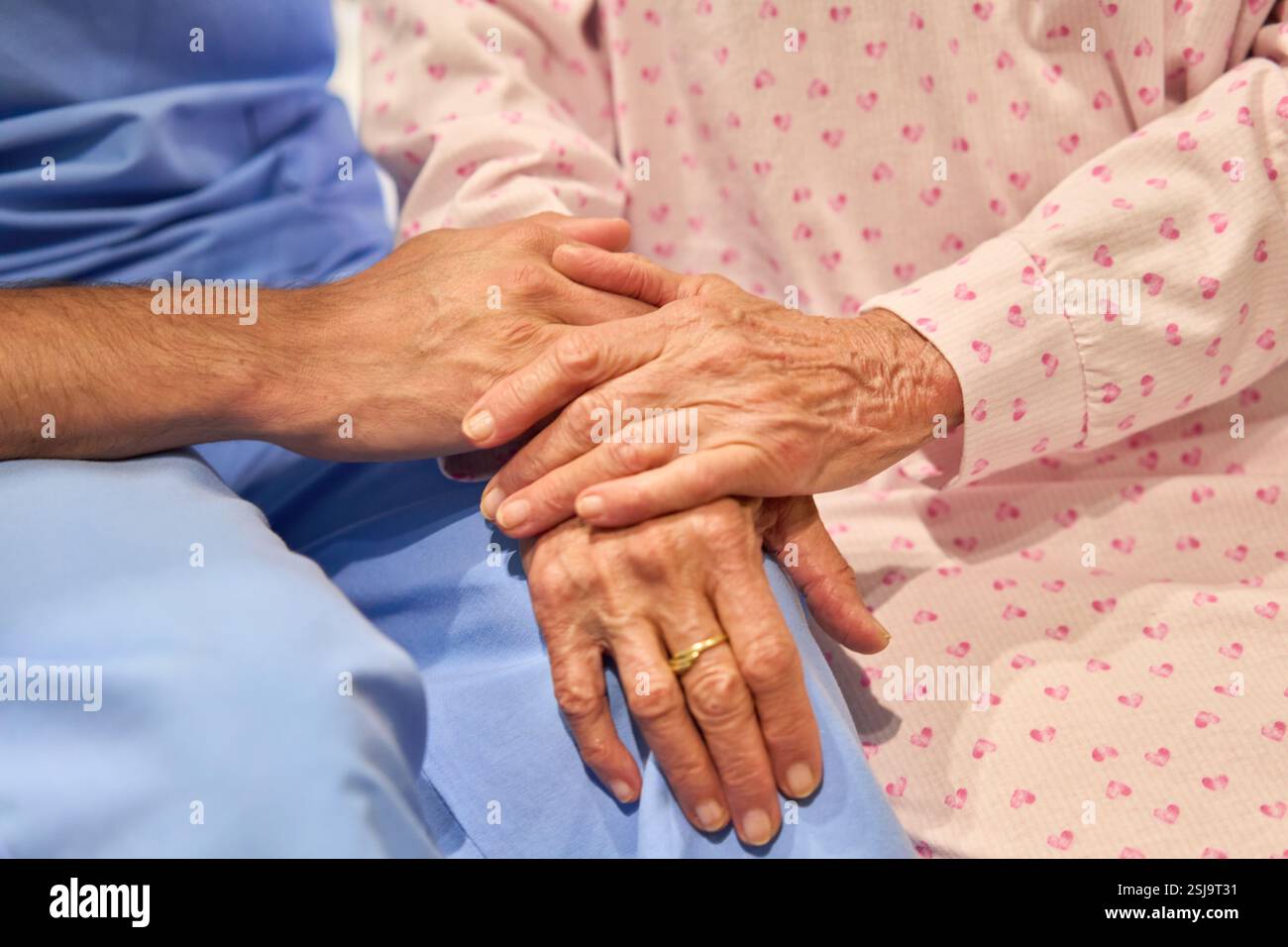 Handholding support hi-res stock photography and images - Alamy