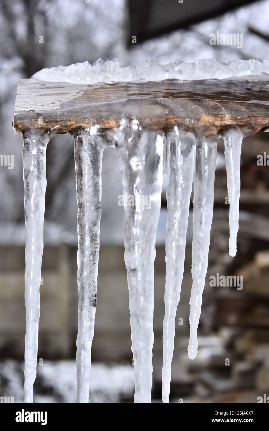 Ice stalagtites hi-res stock photography and images - Alamy